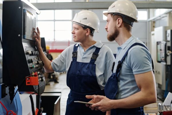 CNC Engineer Careers: Pay, Skills, And Job Outlook in the U.S. | Only ...